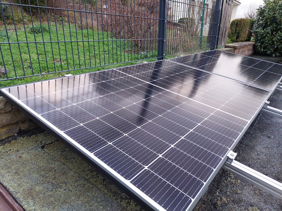 Mini-PV-Anlage auf Flachdachgarage